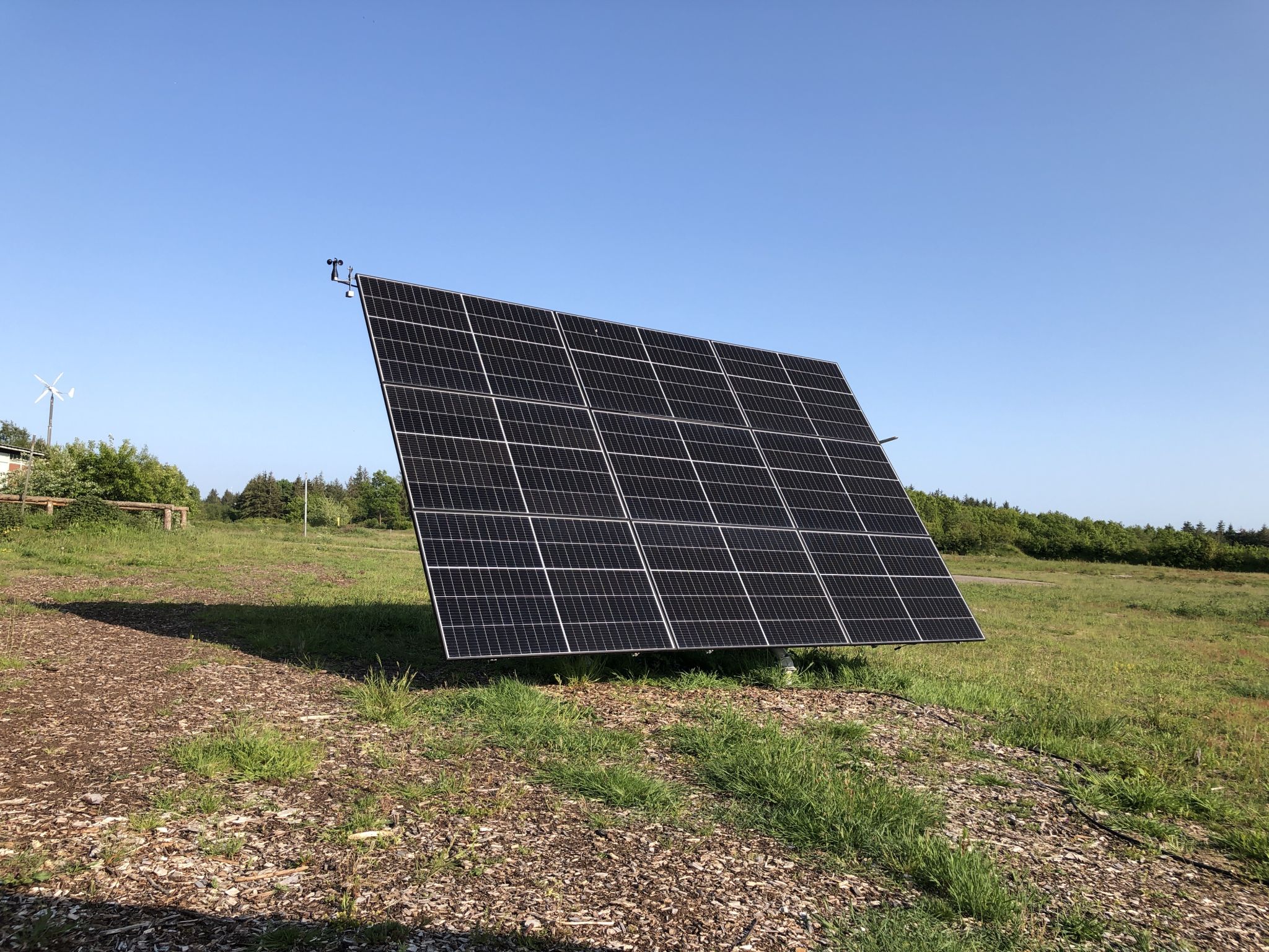 Rotējoša saules paneļu sistēma – GP Systems